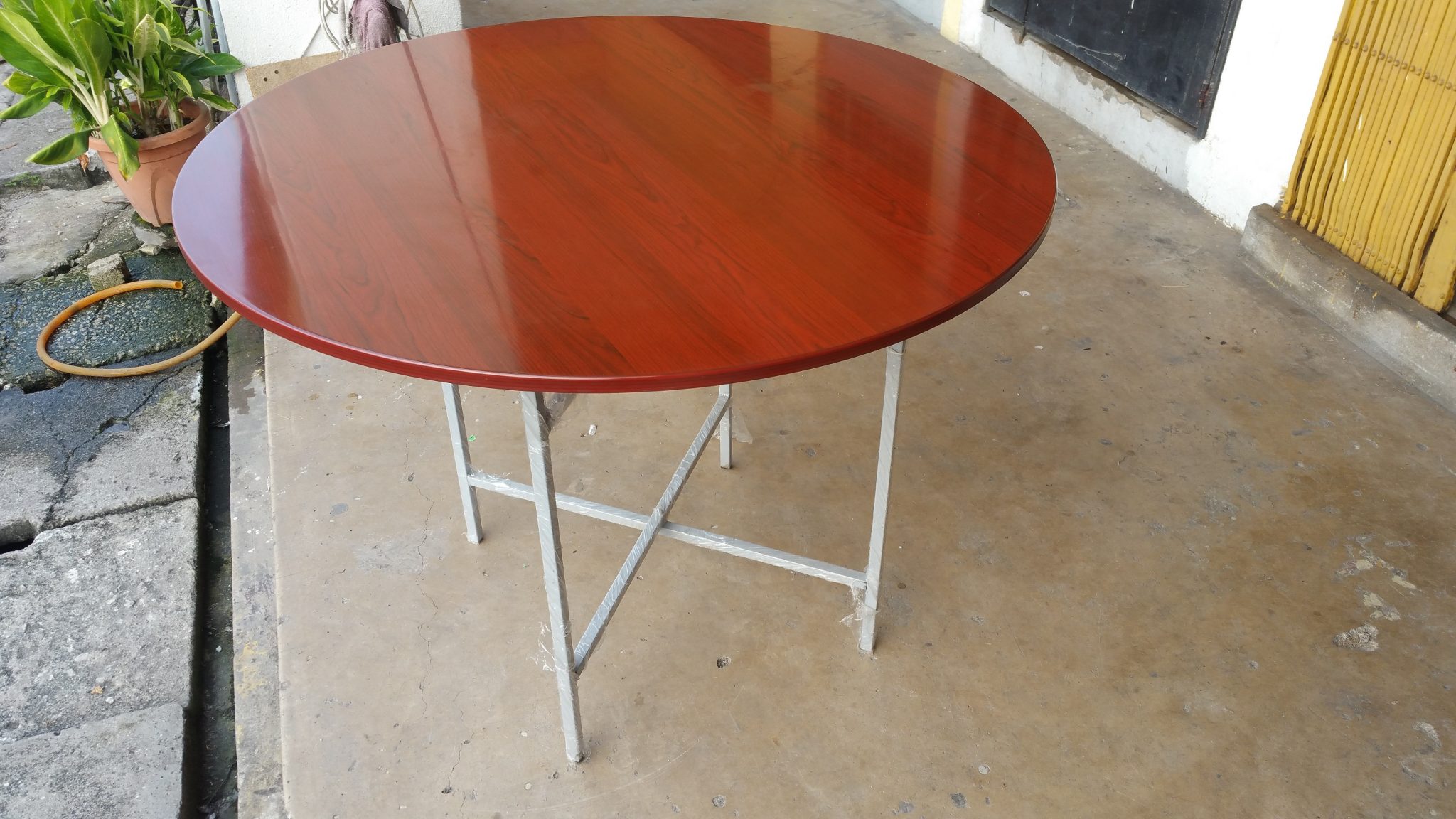 4ft Round Table